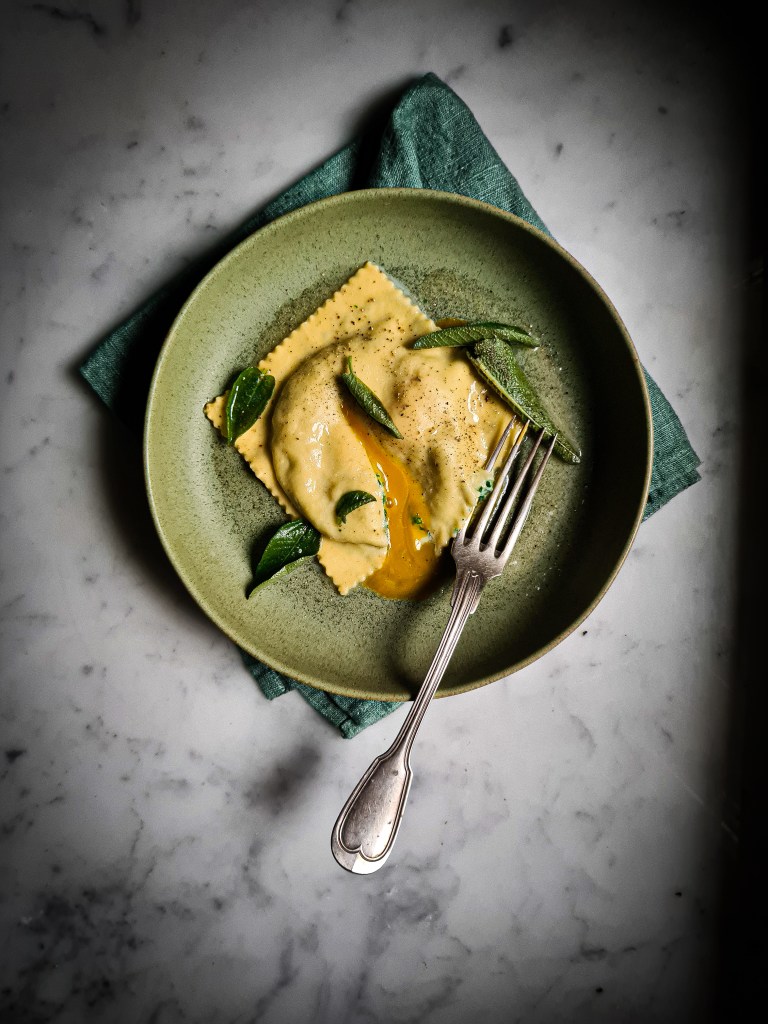 Raviolone ricotta e spinaci con tuorlo fondente - Lemongrass&OliveOil